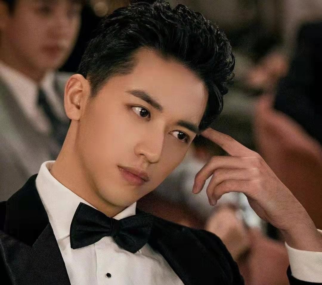 Married at an early age, with a strong sense of contrast, Xu Weizhou is ...