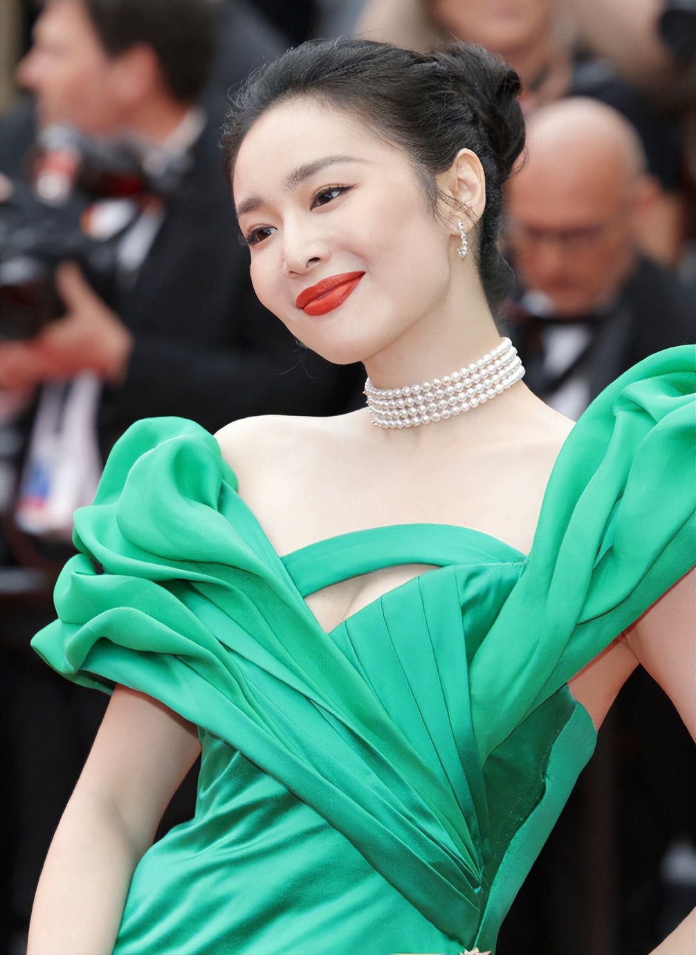 Cannes Actress Modeling Awards, crashing, overturning, causing ...