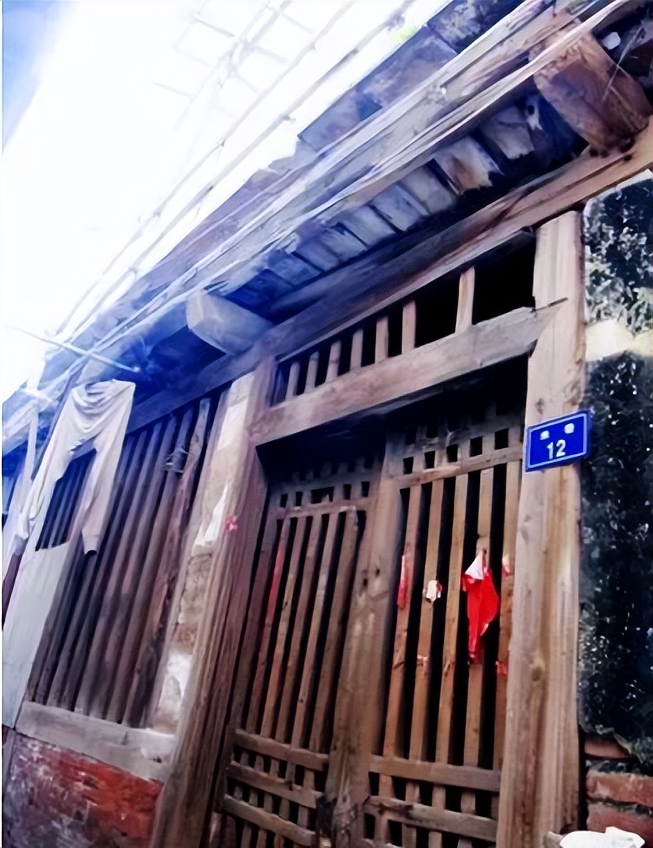 Shu Ting: From a female worker in a light bulb factory to a national ...