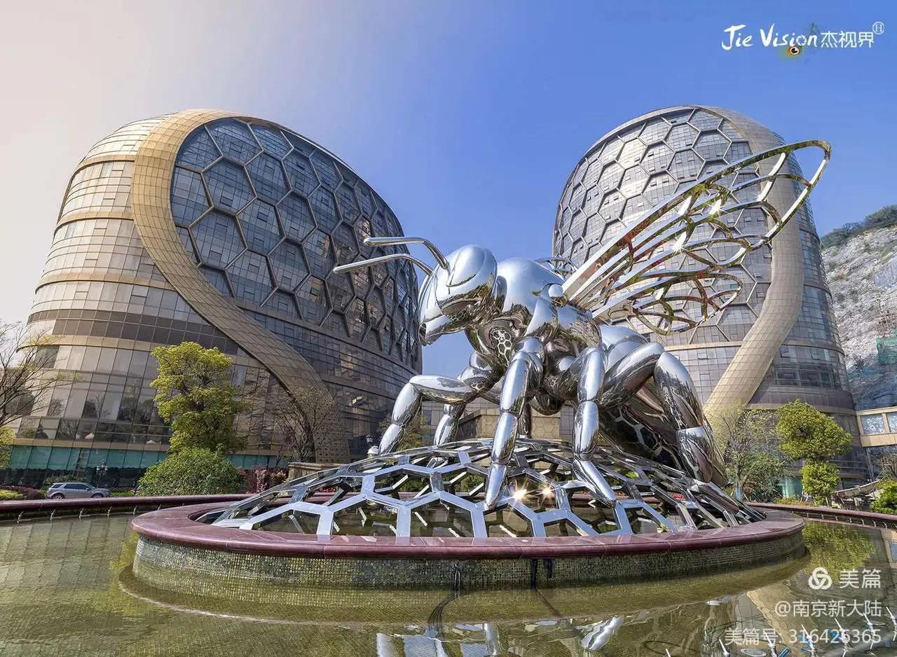 What is it like to live in a beehive while traveling?Go see a creative ...