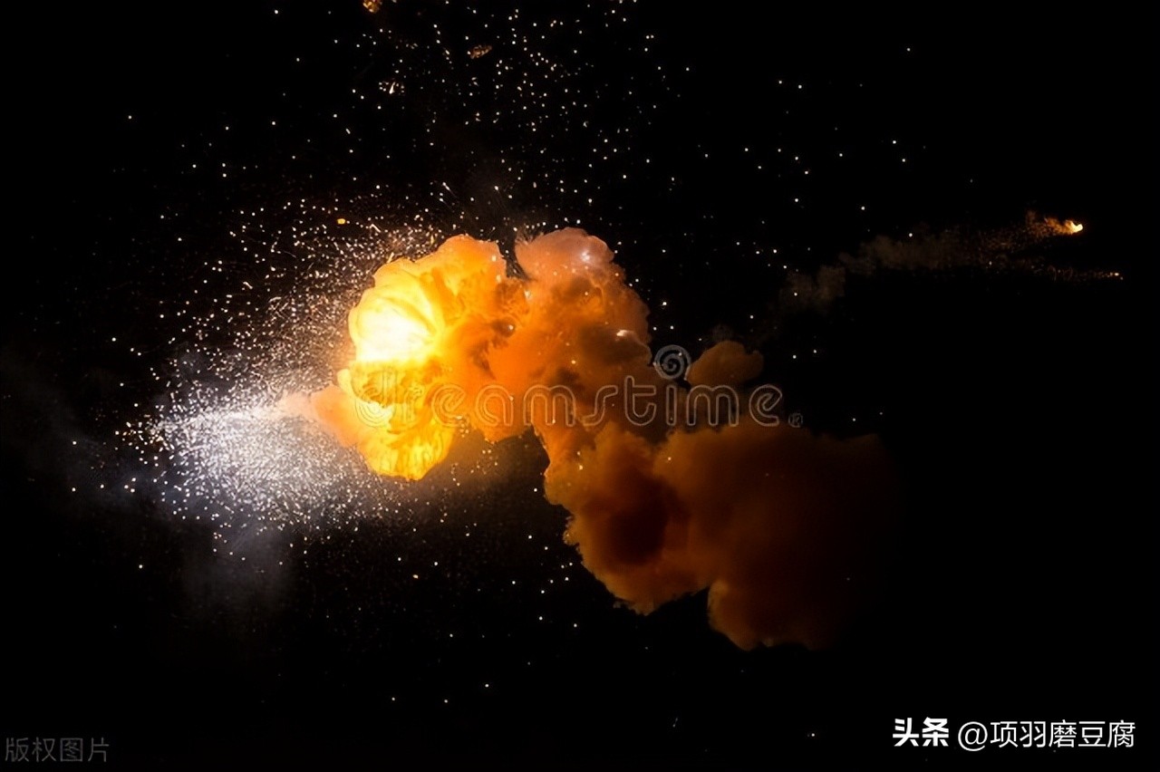 World War II nuclear war: Hiroshima and Nagasaki, two atomic bombs ...