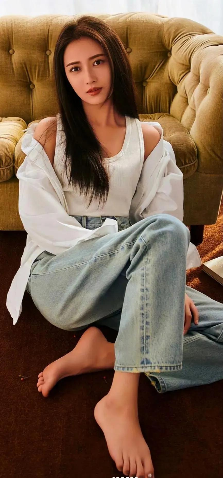 Chen Yuqi's stunning photo - iNEWS