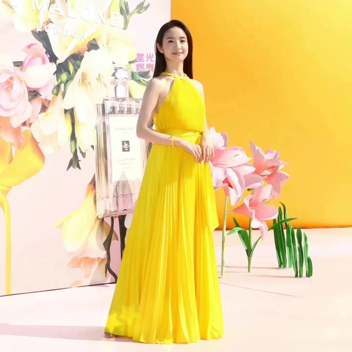 Ariel Lin is getting old too!The loss of collagen exposes the deep eye ...