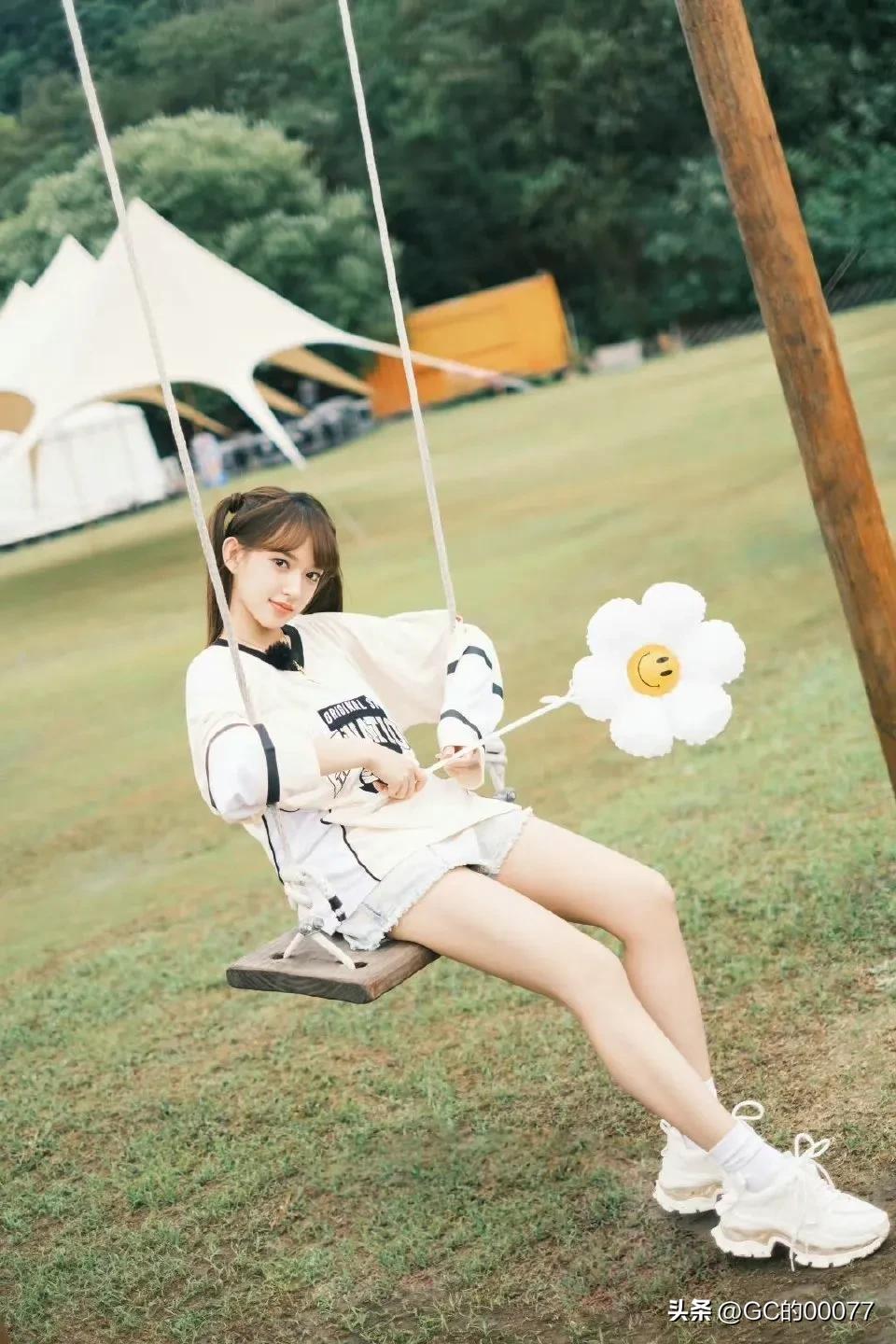 Star picture Cheng Xiao - iNEWS