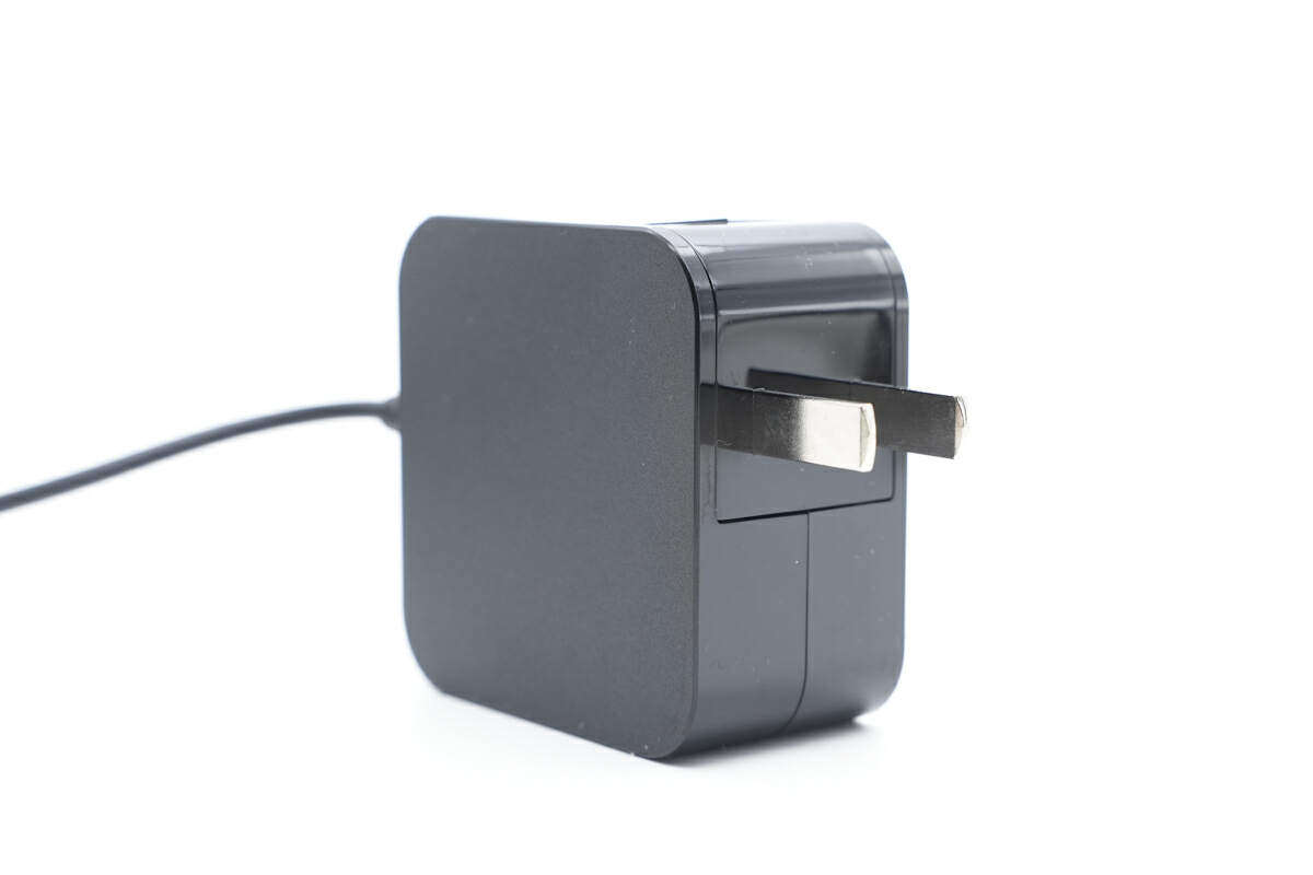 Disassemble a power adapter for children's smart projection, maybe your ...