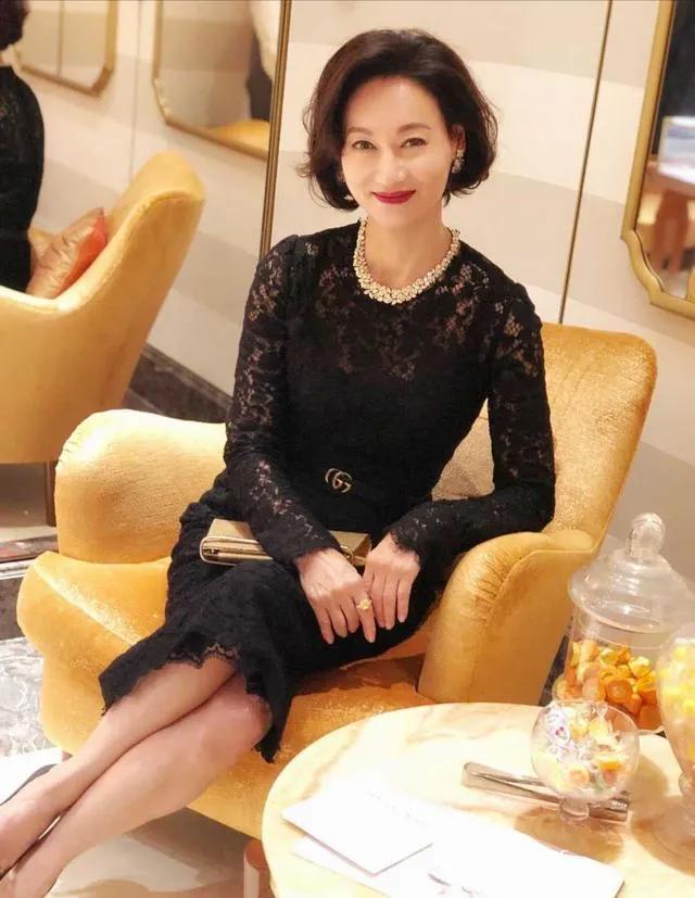 Elegant and temperamental veteran Hui Yinghong - iNEWS
