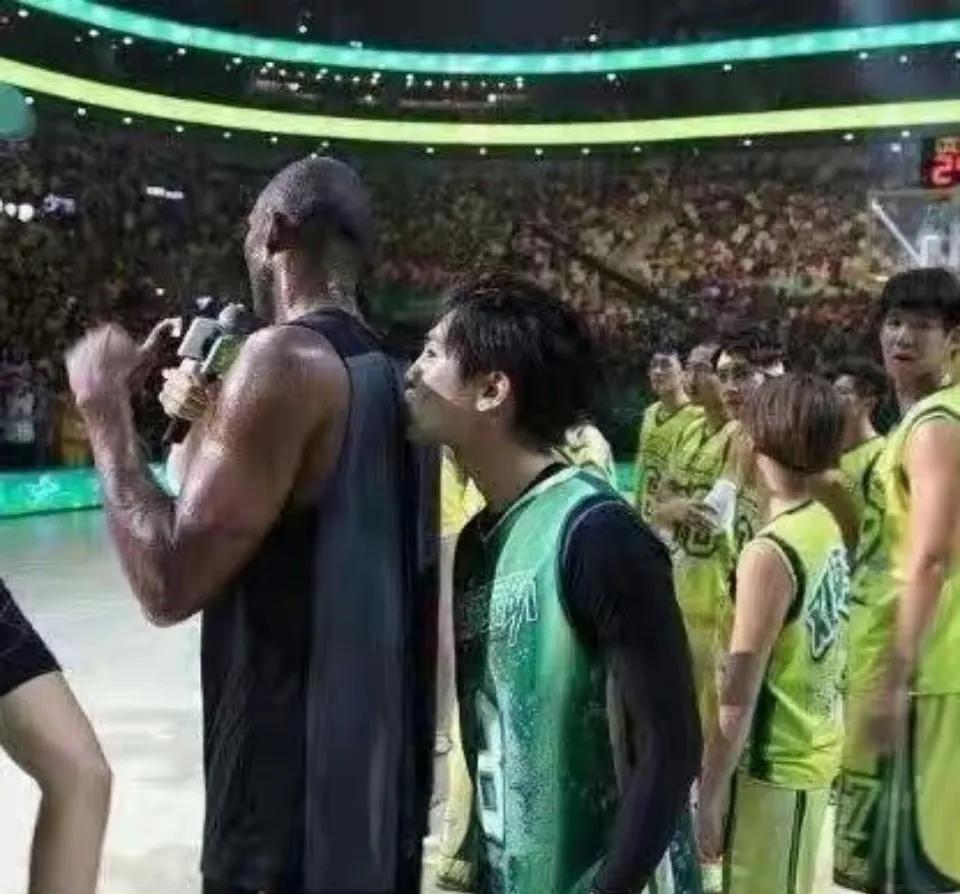 Aaron Yan's wretched upgrade! Forcibly kissing his teammate's ...