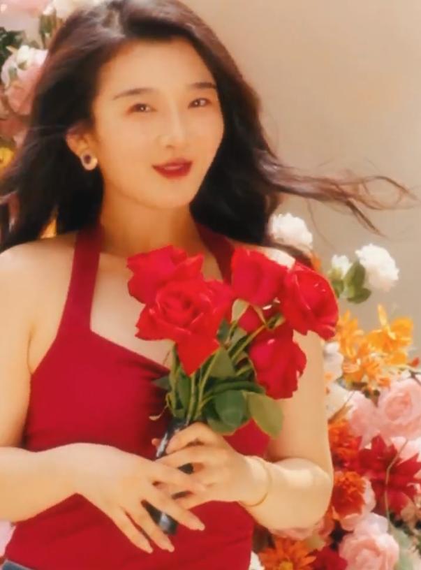 Wu Yating challenged the Hong Kong style blockbuster, she became more charming after divorcing ...