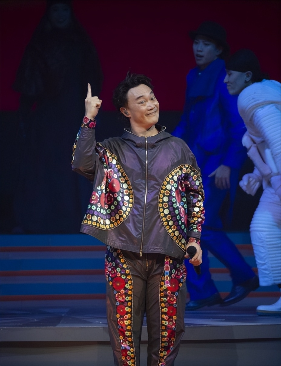 As expected of Eason Chan, he became the first artist to complete this ...
