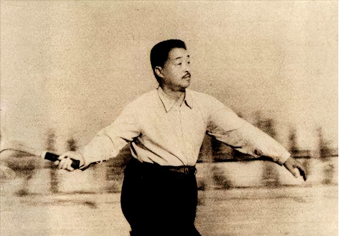 In 1963, He Long and Chen Yi "quarreled" over an incident. Premier Zhou ...