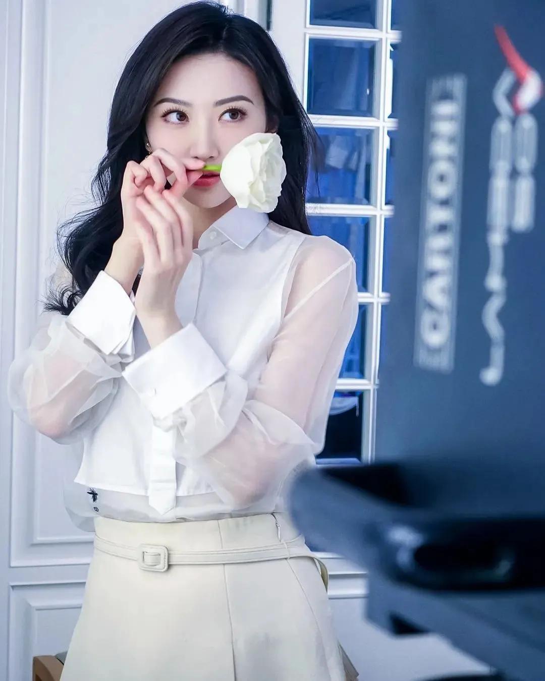 sweet girl paper jingtian - iNEWS