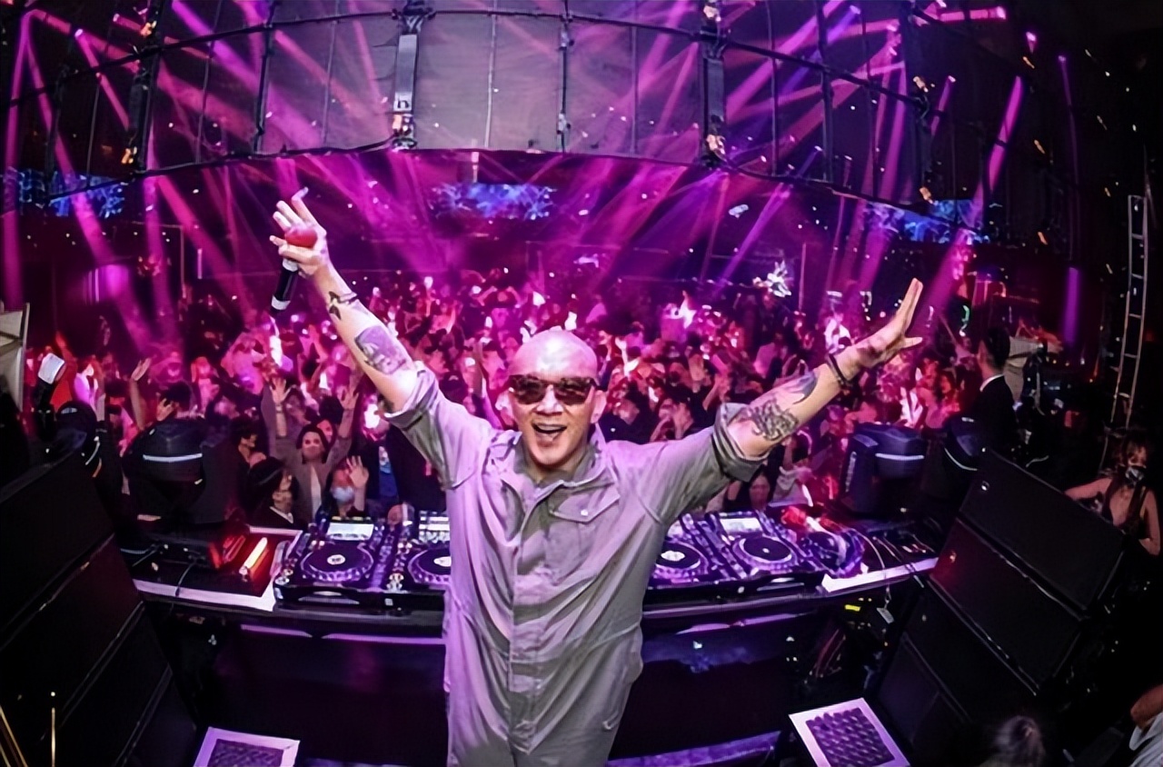 Gu Junye's first show after marriage, Xiao S joined her husband Xu ...