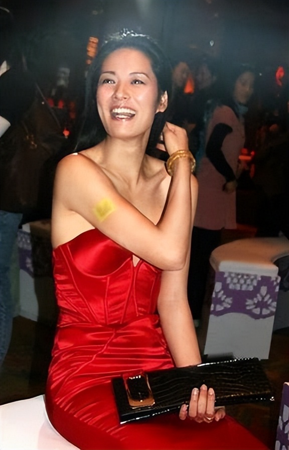 "Director of the Spring Festival Gala" Lang Kun: married a director for the first time, a singer ...