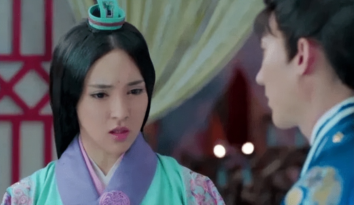 A well-known crosstalk beauty was shot by marbles into the window, and ...