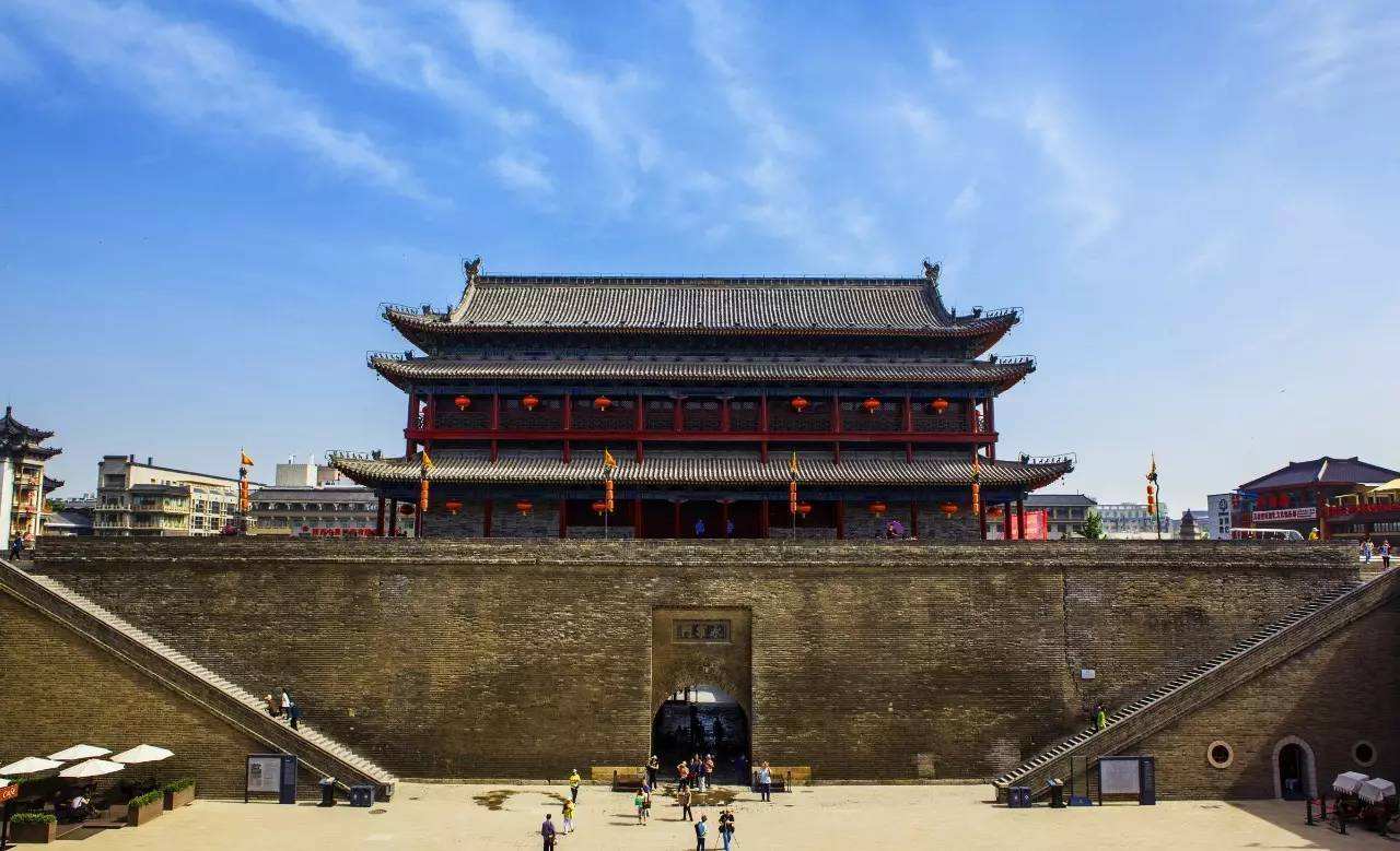 Why did the ancient city gates open inwards?Would it be more difficult ...