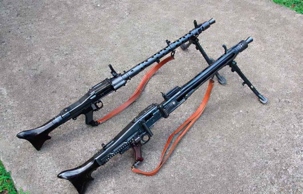 The king of machine gun history MG42 - iNEWS