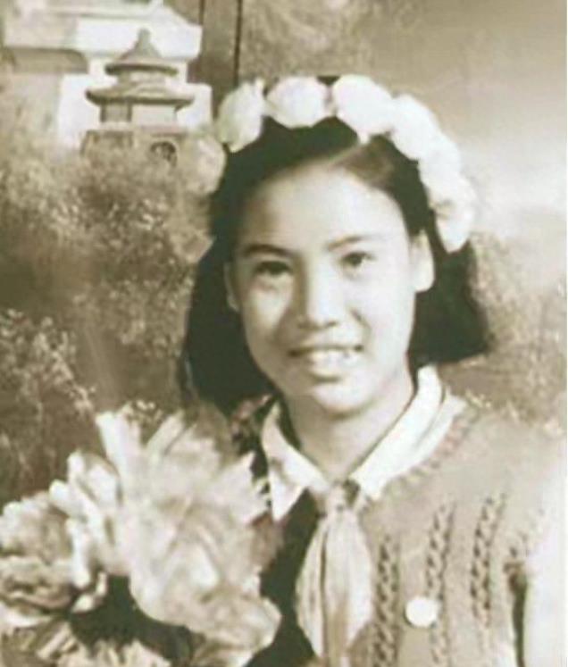 In the early 1970s, when Mao Anqing went to Dalian, Shao Hua pointed at ...