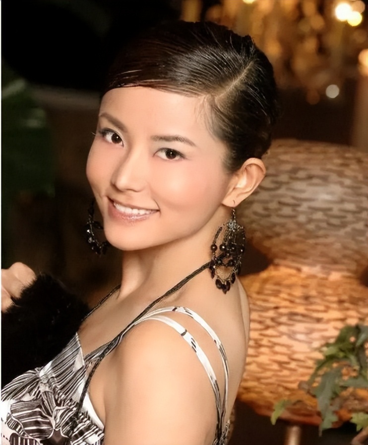 Li Yu: She died of cancer 13 years ago and was buried in a wedding ...