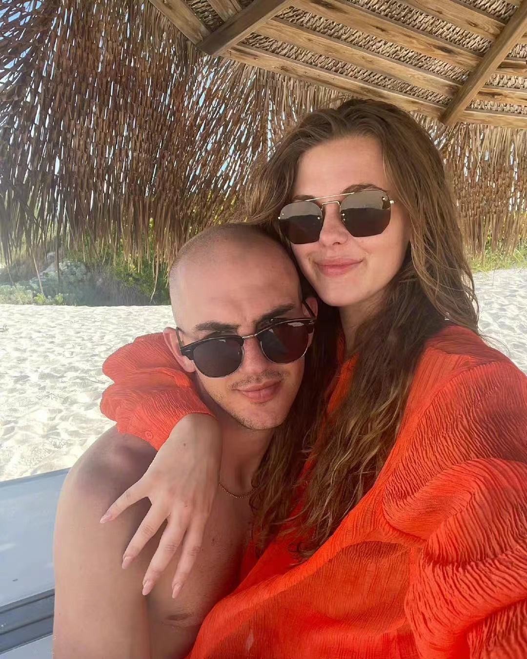 Caruso shows off her love in a high-profile manner, takes a sweet photo ...