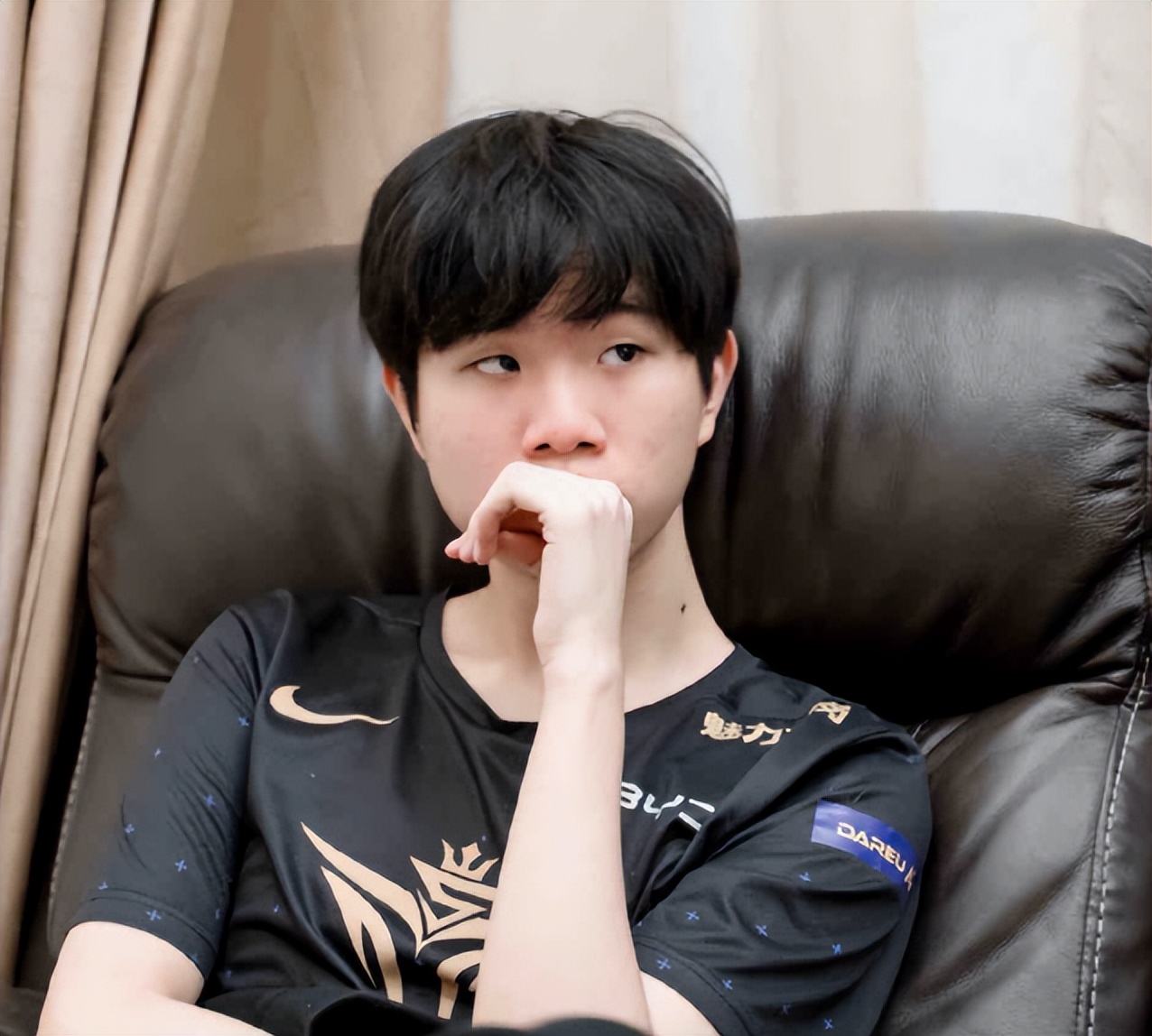 Photic opened a trumpet to clean himself up, and was caught by netizens ...