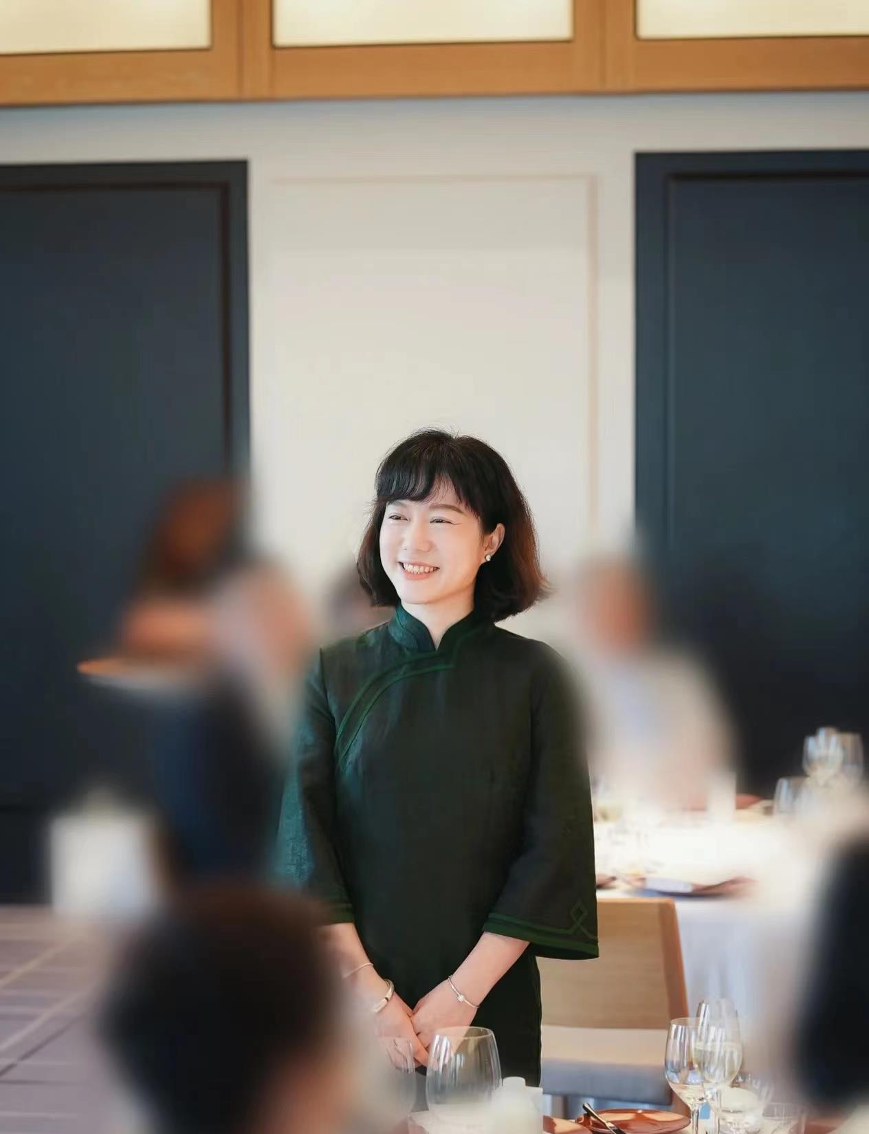 101-year-old Yang Zhenning finally let go! 47-year-old Weng Fan went ...