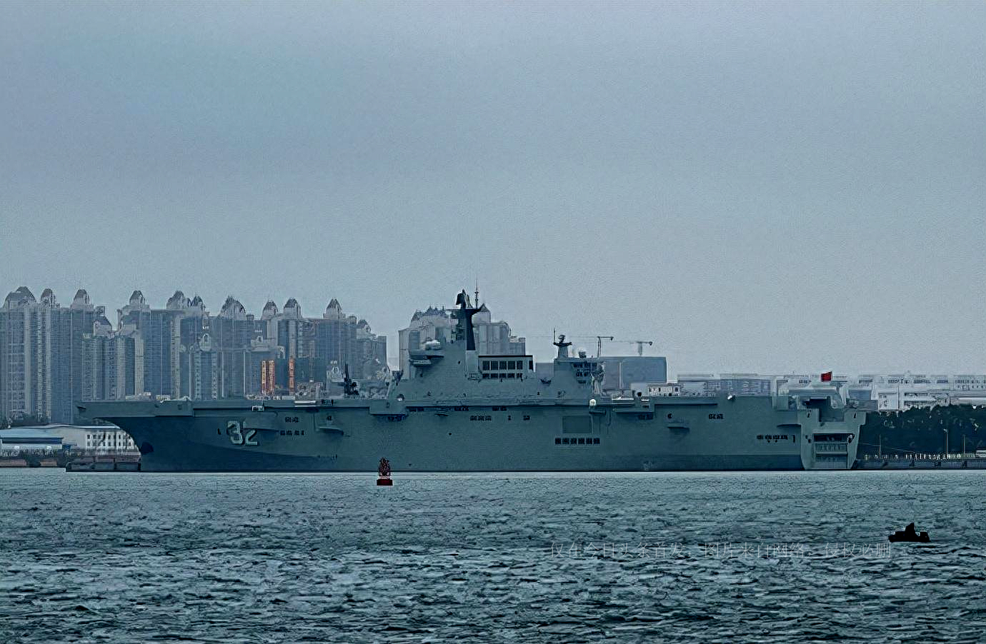 Four giant landing ships of the Chinese Navy gathered together, with a ...