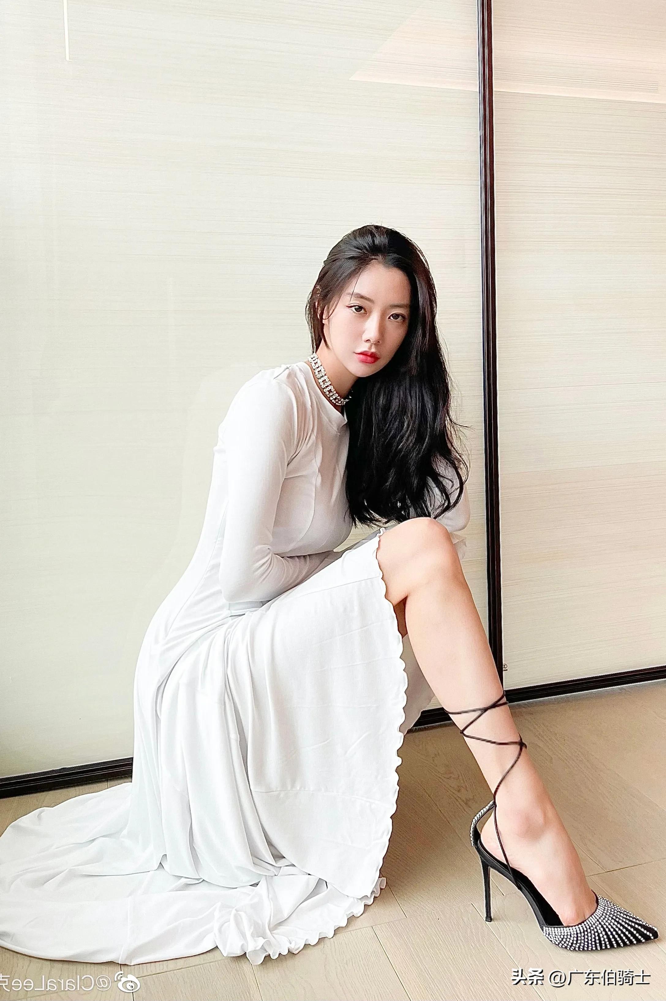 Clara Lee Sungmin shows off her amazing legs - iNEWS