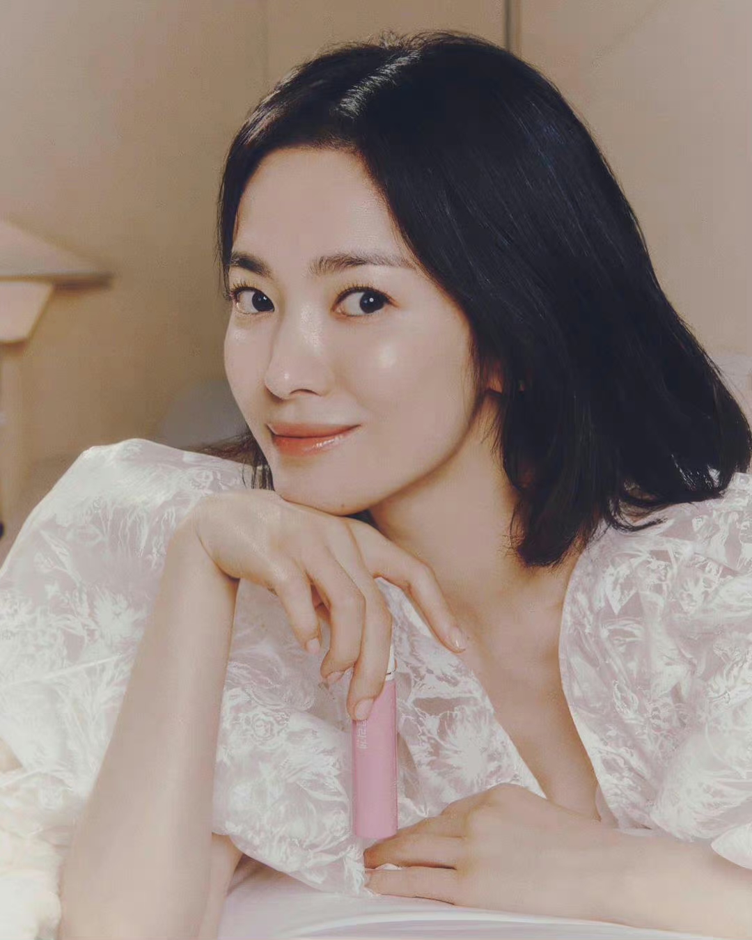 A woman with a sense of coolness, the light-faced goddess Song Hye Kyo ...