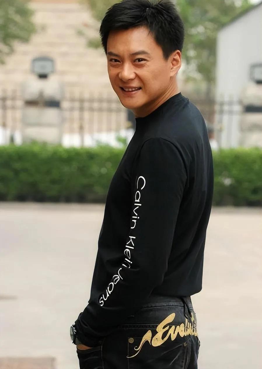 Actor Wang Ban: Falling in love with Cao Ying at first sight, married ...