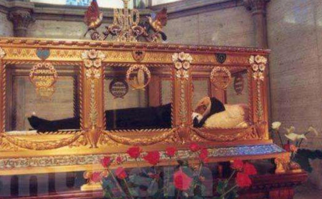 The corpse of the French saint has been preserved for 140 years, and it ...