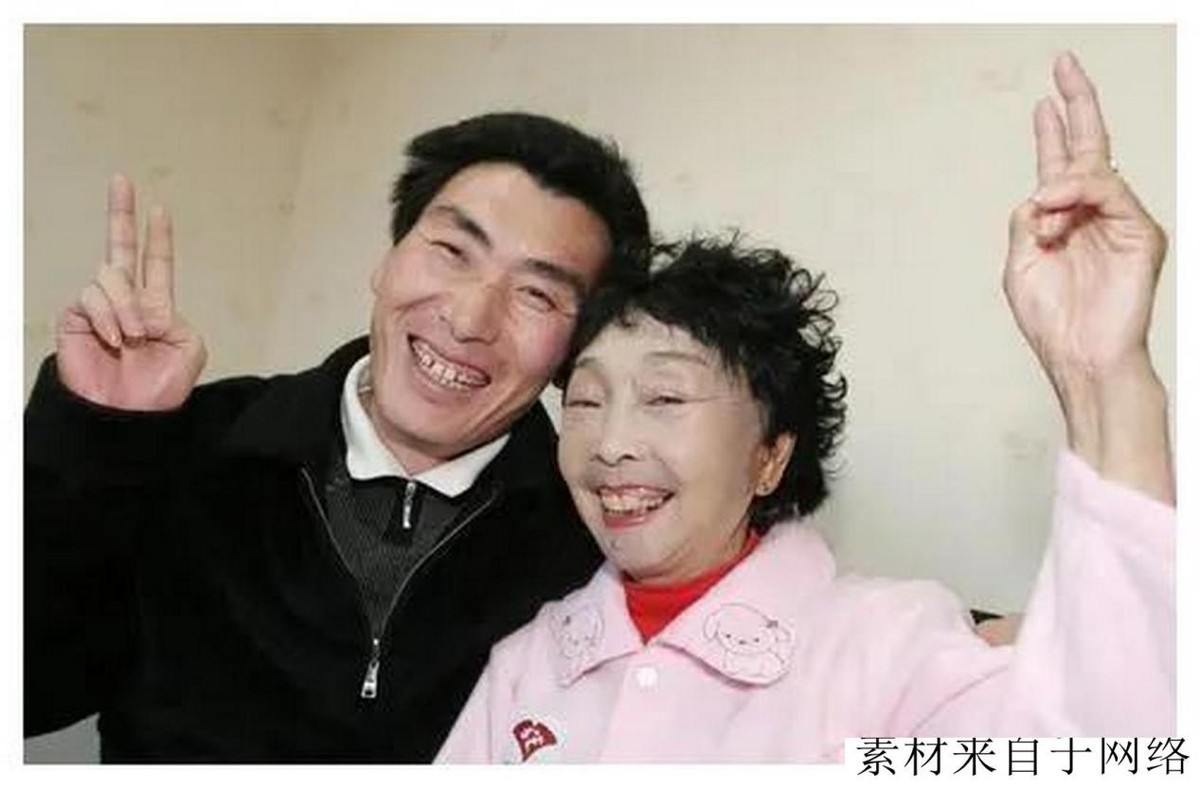 86-year-old Ma Yuqin was suspected of being abused, knelt down and ...