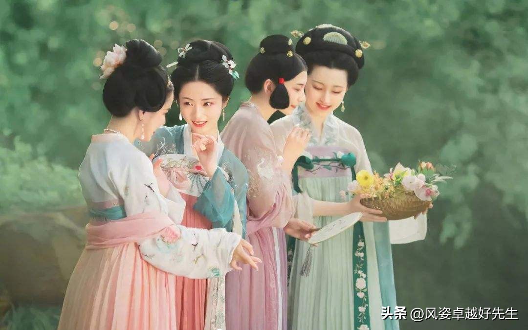 After the fall of the Qing Dynasty, where did the beautiful court ...