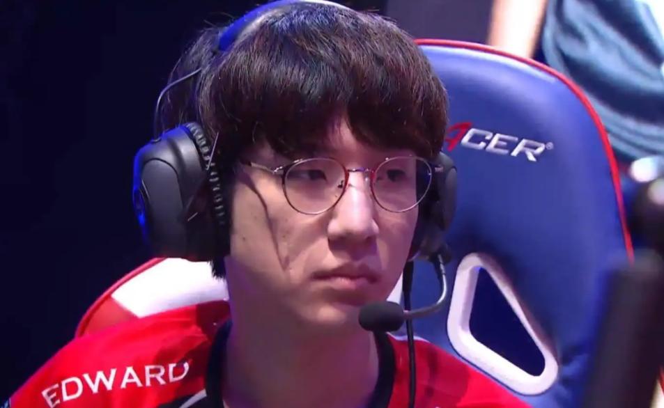 The anchor team faces off against the LCK legends!Douyu China-Korea ...