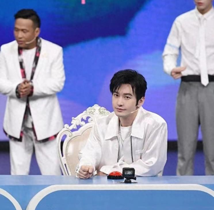 Huang Xiaoming gave a fan an apartment in Wuhan. It was supposed to be ...