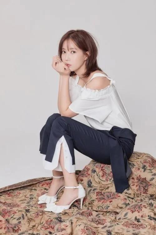 Korean actress Lim Soo-hyang, with super good looks and full of ...