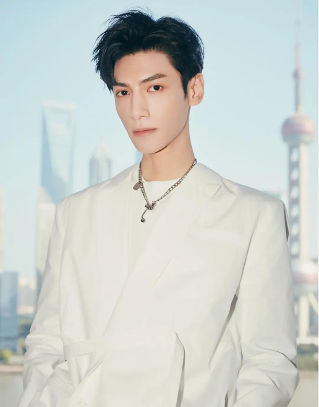 "Till The End Of The Moon" Luo Yunxi modeling face: skinny cheats must ...