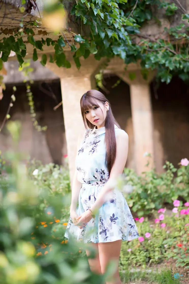 Lee Eun Hye's Floral Dress - iMedia