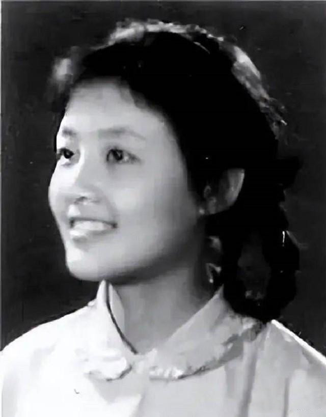 For more than a year after 1975, what was Wang Hongwen doing? His ...