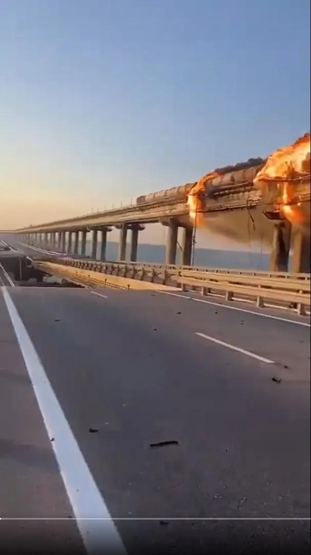 The Kerch Bridge was attacked, Russia will retaliate strongly, and the ...
