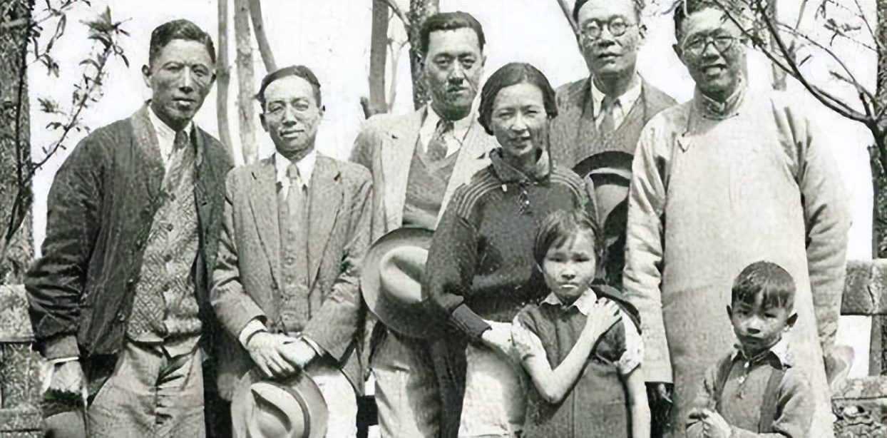 She is Liang Qichao's concubine, Liang Sicheng's favorite mother, and ...