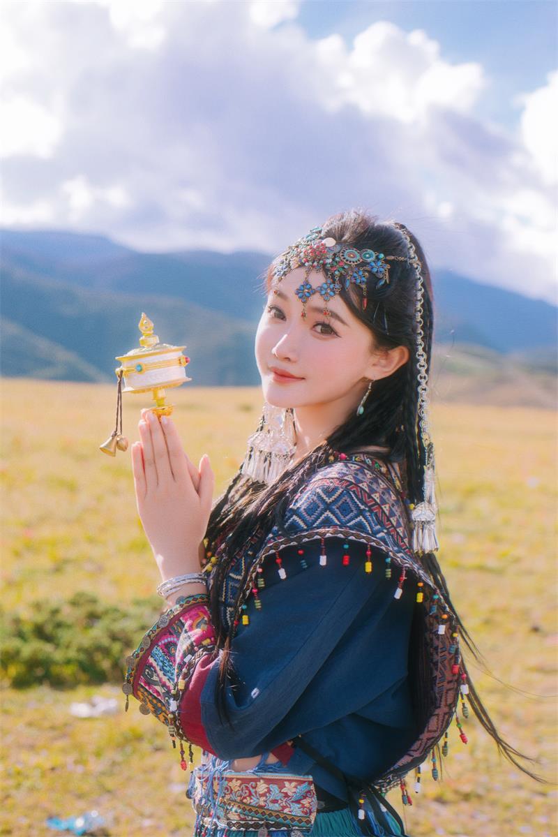 Actress Sun Xinya's ancient Tibetan costume is pure and sweet like a ...