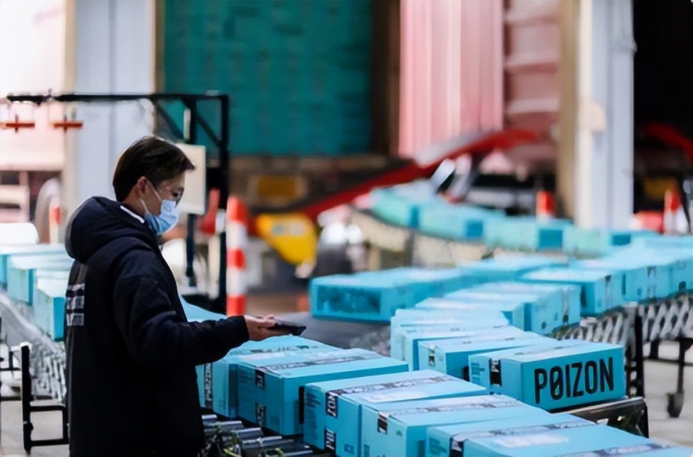 Dewu pioneered "identify first, then ship" to ensure quality ...