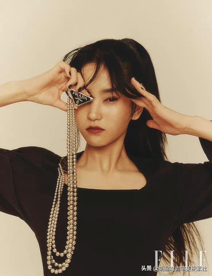 Kim Tae-ri wears PRADA 2022 autumn and winter series on the cover of ...