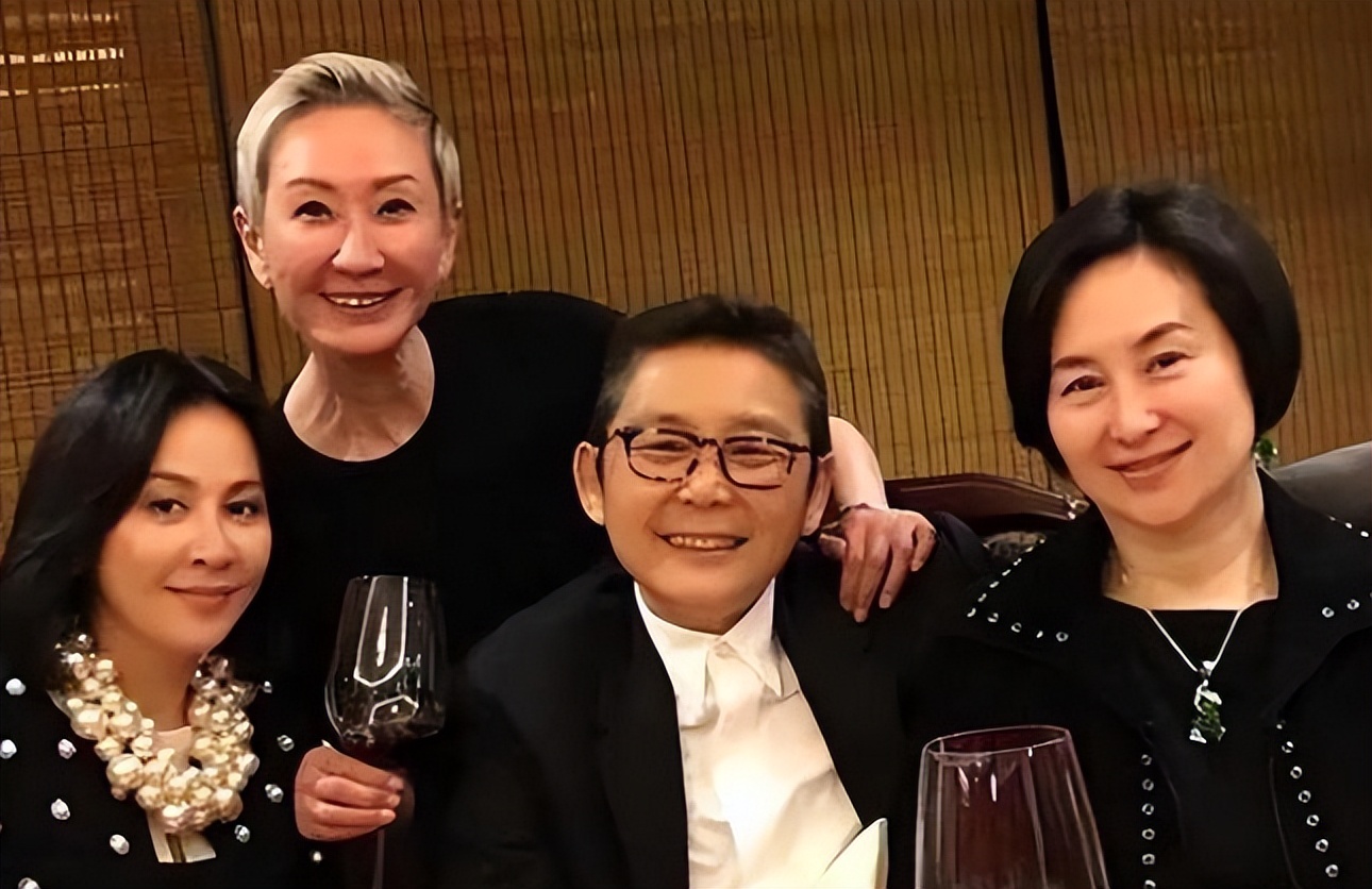 He Chaoqiong and Yu Cong attended the party of top celebrities, and ...