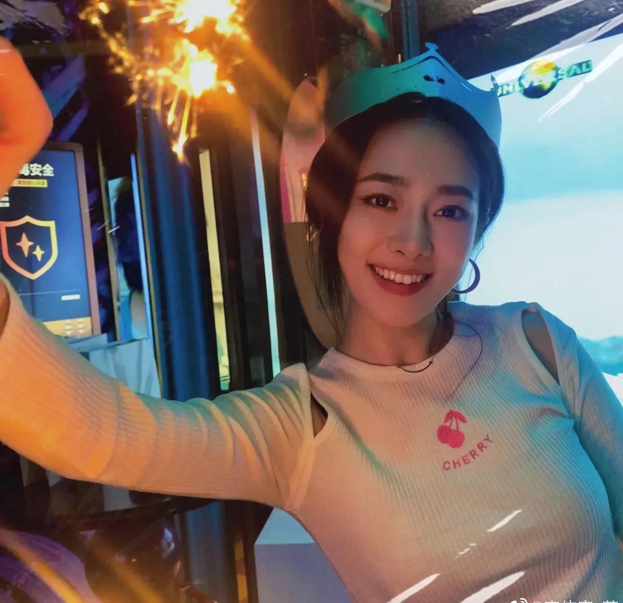 Li Yichen is so pretty - iNEWS