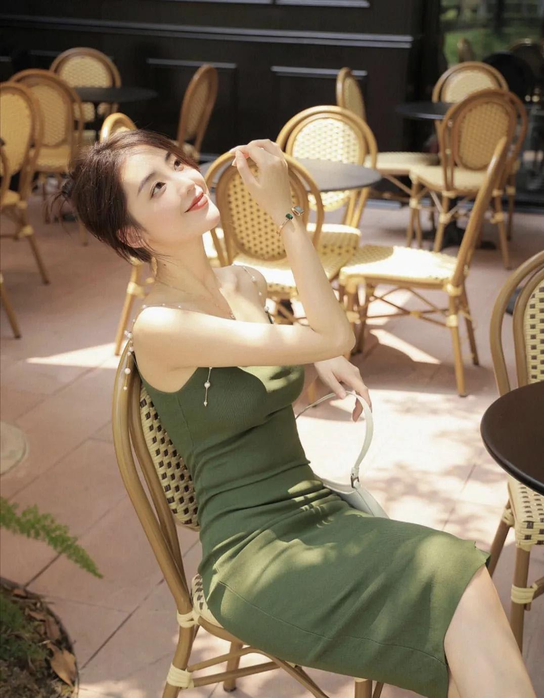 Little Ya Fashion Outfit Issue 23: Age-reducing and cute, showing a ...