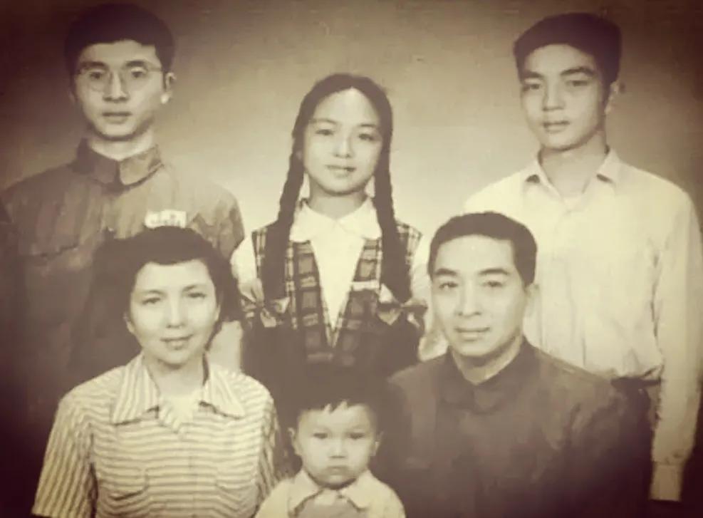 Smile forever, a little love song written by music master Chen Gexin to ...