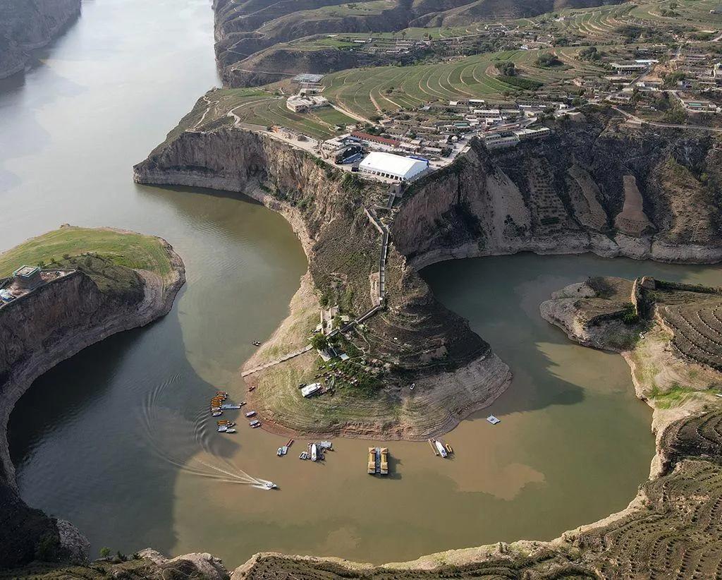 The newly opened Yellow River No. 1, Taihang No. 1, and Great Wall No ...