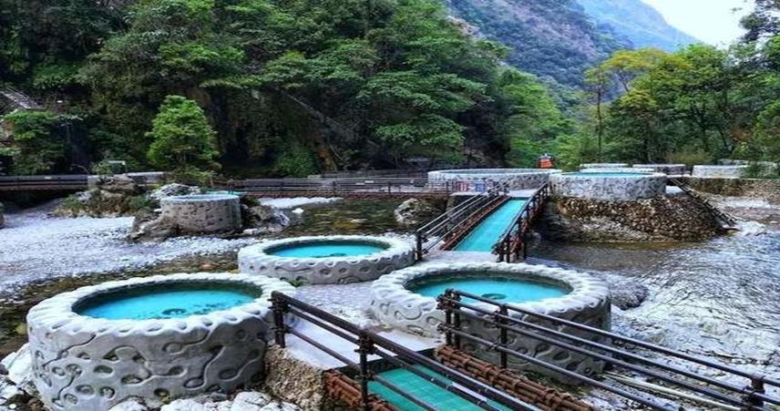 The world's largest hot spring waterfall - Luoji Jiujiuli Waterfall ...