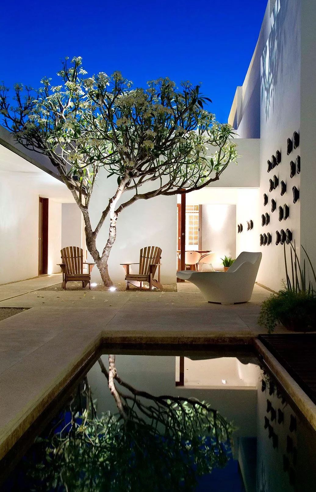 The "sunken" courtyard is more practical than the traditional courtyard ...